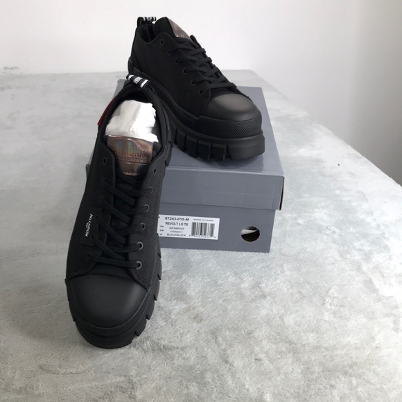 Palladium | Shoes | Palladium Revolt Low Top Womens Platform Sneaker ...
